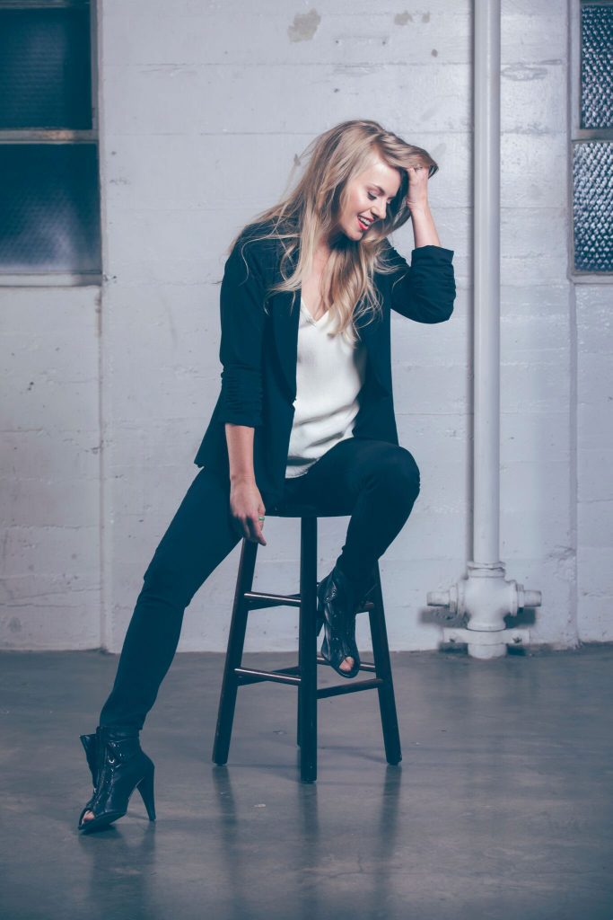 Meet Actress Sarah Minnich – She Talks “Waco,” “Midnight Texas,” and ...