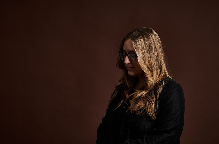 Singer Songwriter Emma Webb Provides her ’90s Playlist’
