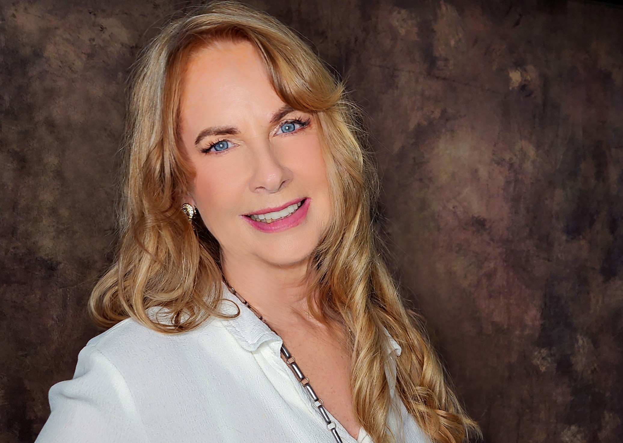 Occhi Interview: Artist Wendy Dale Young