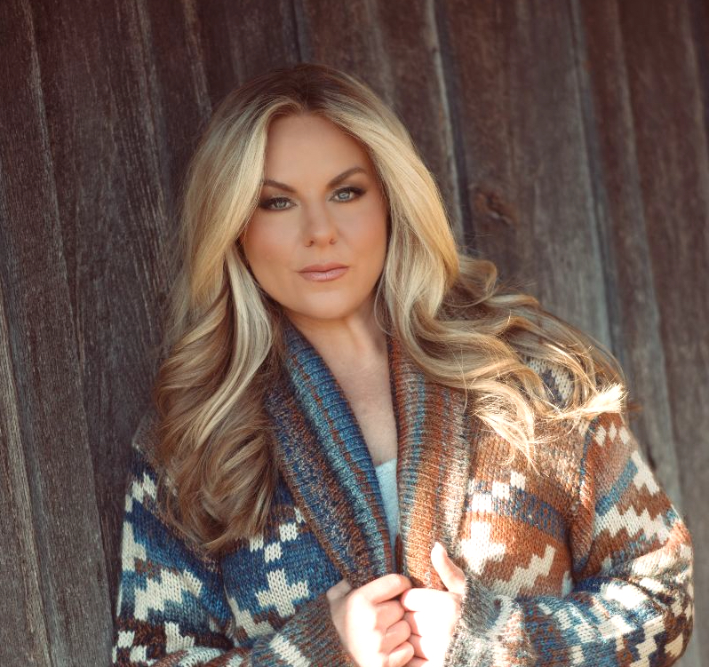 In The Spotlight: Hannah Anders – Outside Looking In